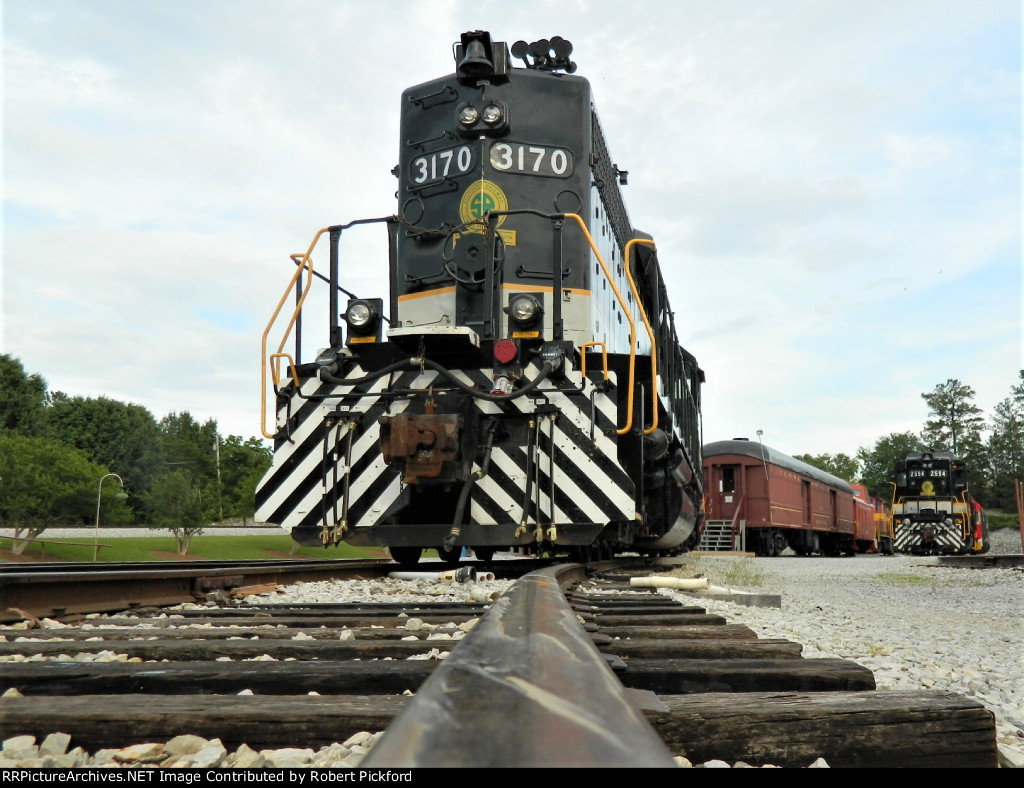 SOU 3170 (SD40) 2594 (GP30)